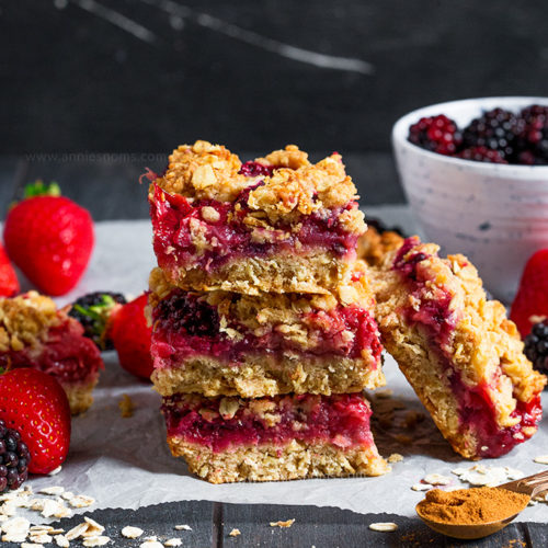 Strawberry and Blackberry Oatmeal Bars - Annie's Noms